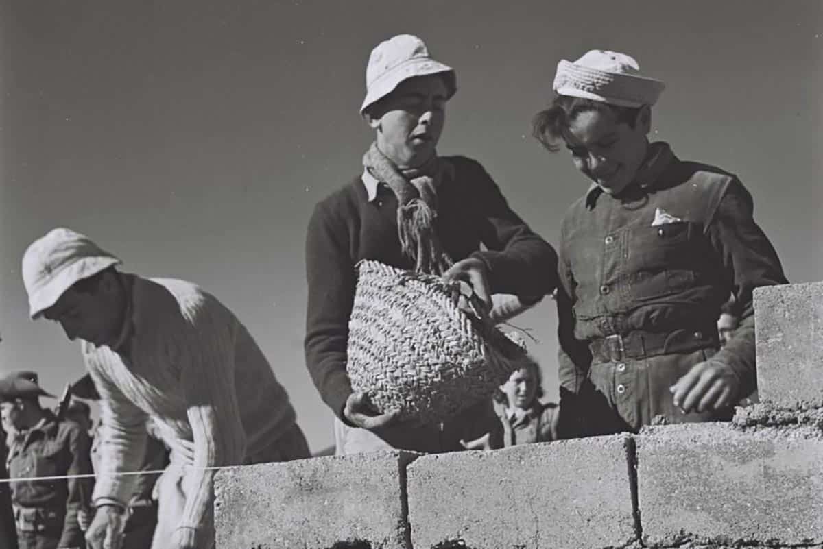 The very Israeli history of the bucket hat - Unpacked