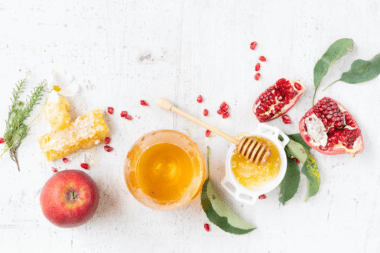 What is a Rosh Hashanah seder? And how to host one - Unpacked