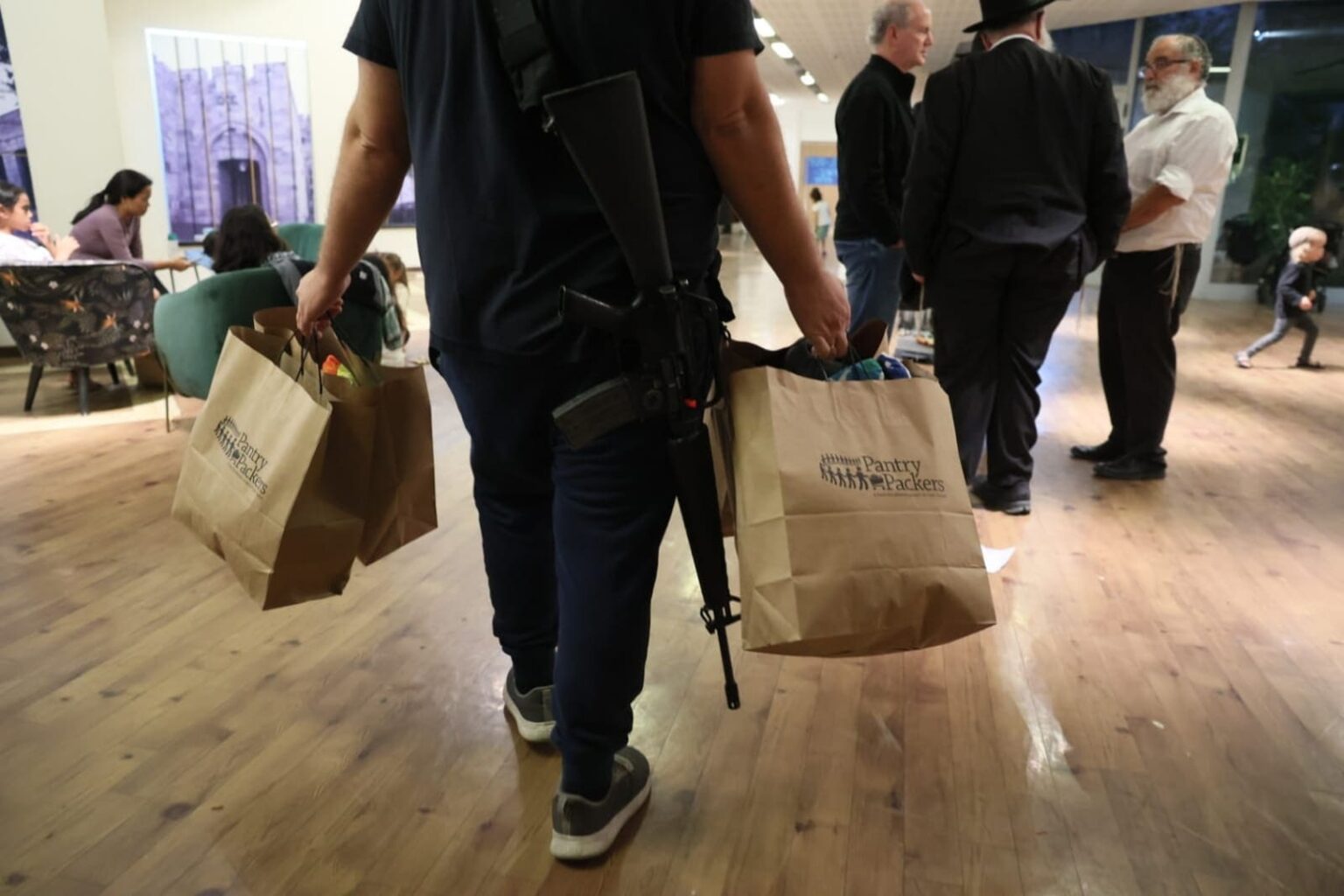How to volunteer in Israel during the war - Unpacked