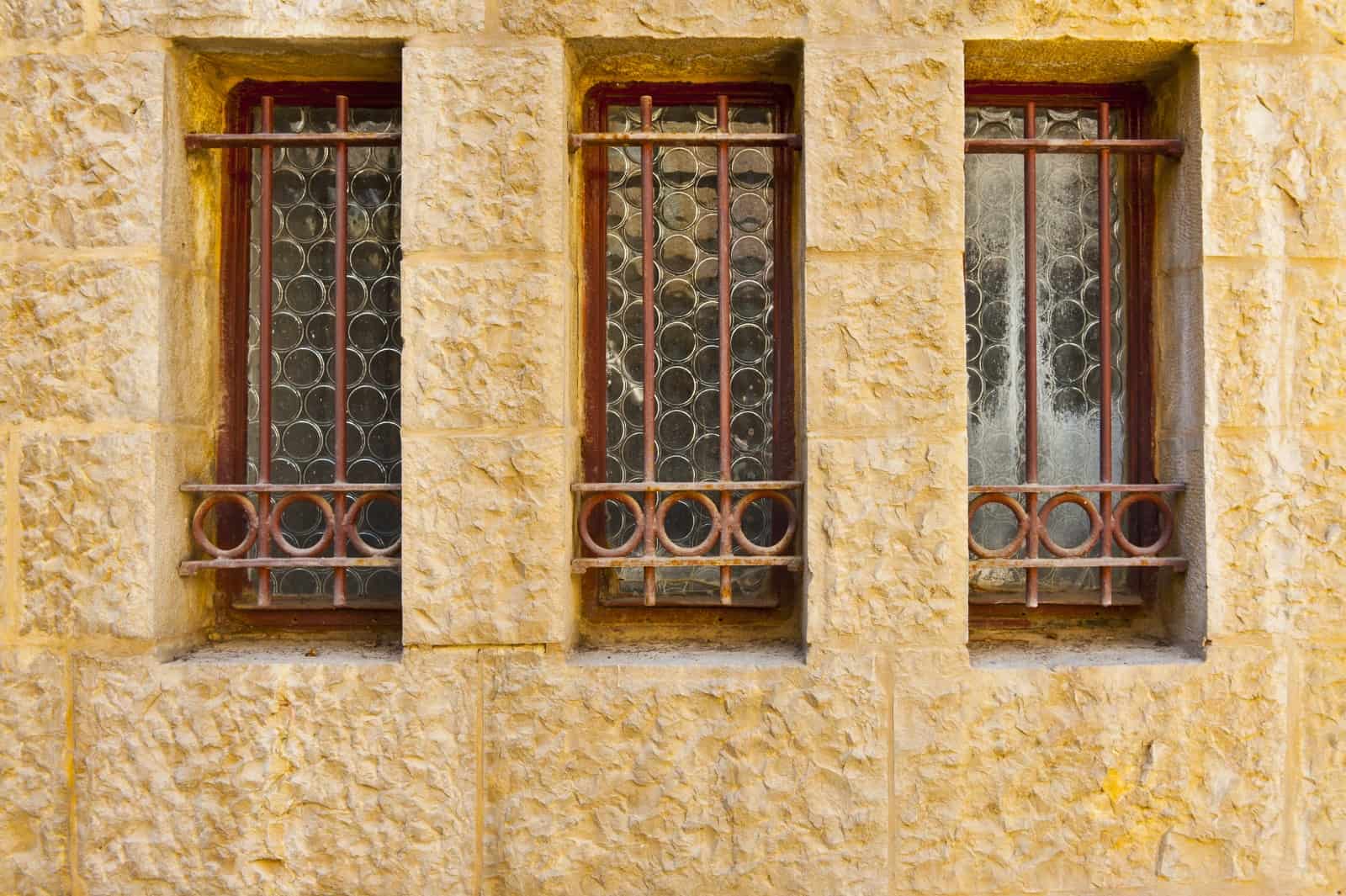 10 things guests need to know when staying at an Israeli home - Unpacked